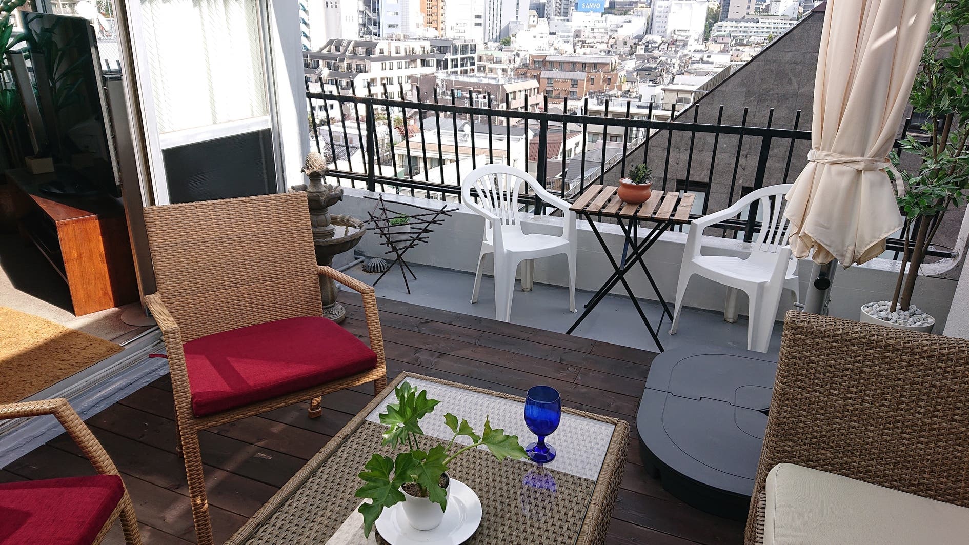 撮影に最適のルーフバルコニーです。太陽光がたっぷり降り注ぎ、開放感抜群です。の写真16