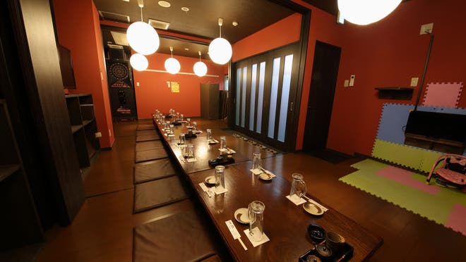 駅徒歩2分、1階30席、2階30名、キッズコーナー有りの写真1