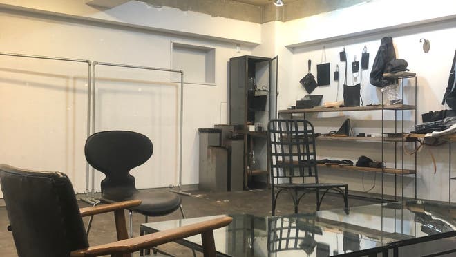 中目黒駅徒歩7分。自然光が入るインダストリアルな空間です。の写真2