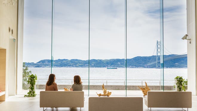 【撮影におすすめ】柱なし・天井高7mの大きな窓から望むオーシャンビュースペース の写真2