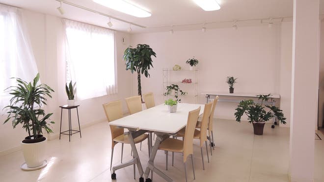 ★ セレッサ1F ★ 撮影、フィットネス、セミナー、女子会などに!駐車場、WiFi完備、自然光あり、藤塚インター5分の写真1