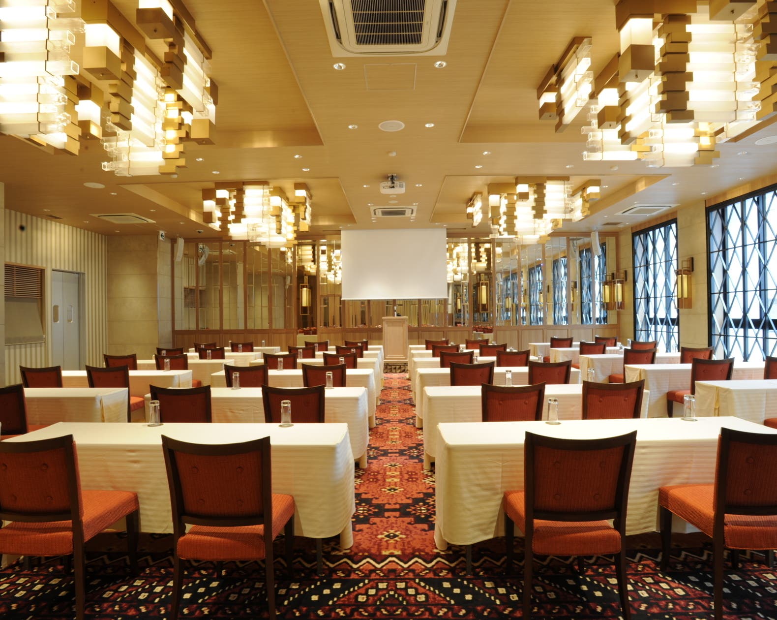 ミーティングや展示会、会議利用などに！の写真1