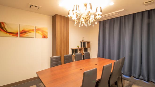 《SBL烏丸会議室》【3F 小会議室① (最大8名)】少人数での会議や打ち合わせに最適♪の写真1