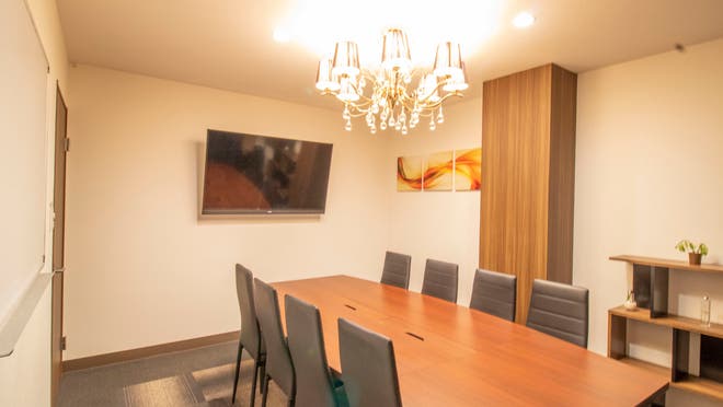 《SBL烏丸会議室》【3F 小会議室① (最大8名)】少人数での会議や打ち合わせに最適♪の写真2