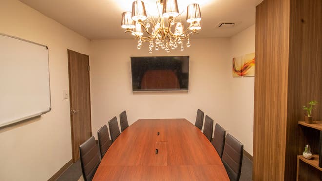 《SBL烏丸会議室》【3F 小会議室① (最大8名)】少人数での会議や打ち合わせに最適♪の写真3