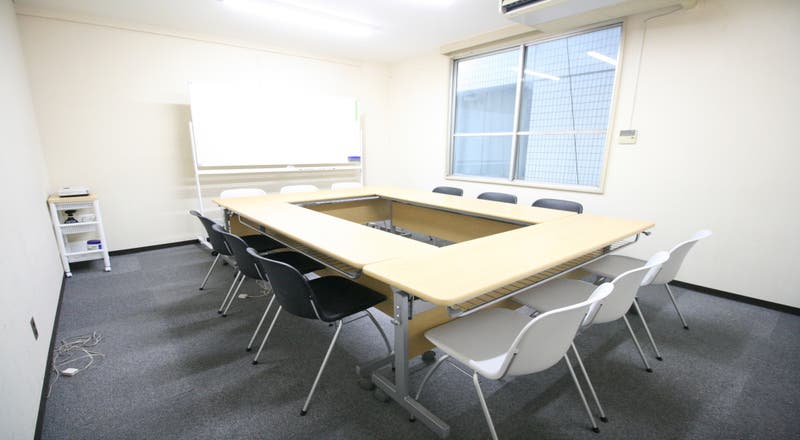 ■御堂筋線本町駅からも近い■トイレが綺麗で女性に人気◆お気軽会議室淀屋橋exe◆18人収容/24時間営業/プロジェクター無料