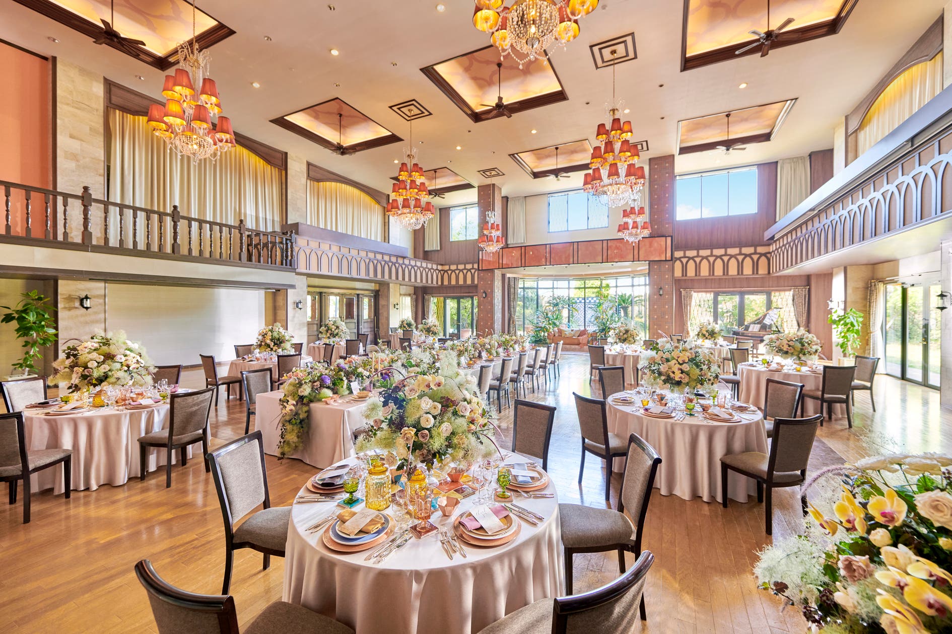 4タイプの披露宴会場をご用意！会議・パーティー利用など！10名～280名可能！の写真1