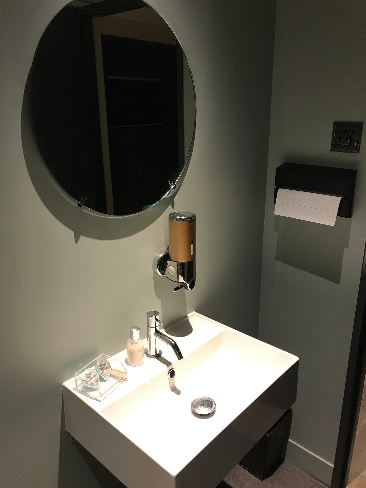 六本木駅から徒歩4分、東京カレンダーの撮影場所としても使用された隠れ家レストランの写真16