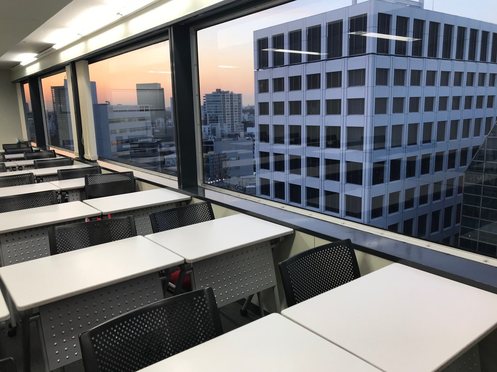 青山roomF【セミナー・講演会などに最適な大規模会議室】の写真5