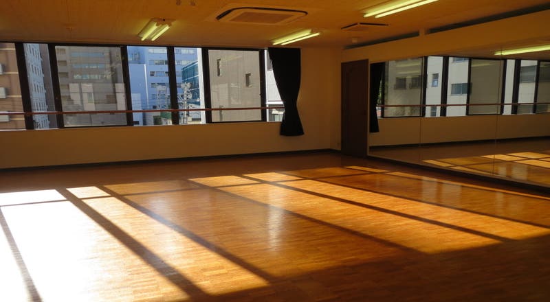 「Omuraisu　Studio（おむらいすすたじお）」　仙台駅より、徒歩５分の多目的スタジオです！