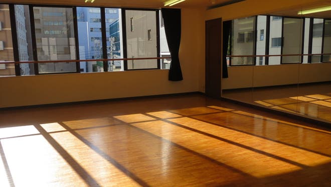 「Omuraisu Studio(おむらいすすたじお)」 仙台駅より、徒歩5分の多目的スタジオです!の写真1