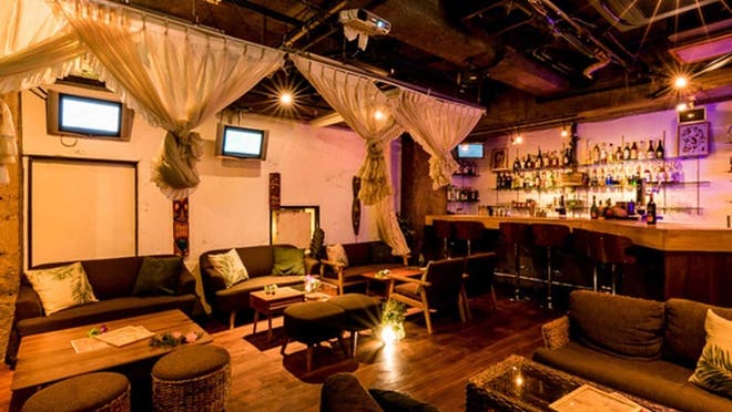 リゾート風本格キッチンつきスペース!全席ソファー、無料貸しだし多数、なんでも利用可能の写真1