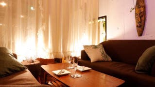 リゾート風本格キッチンつきスペース!全席ソファー、無料貸しだし多数、なんでも利用可能の写真2