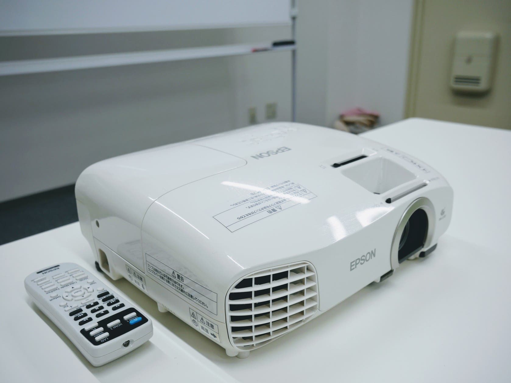 【乃木坂駅徒歩10分！14名着席可！】NURO光/55インチモニター/プロジェクター全て無料☆ くすみん多目的スペース 西麻布の写真13