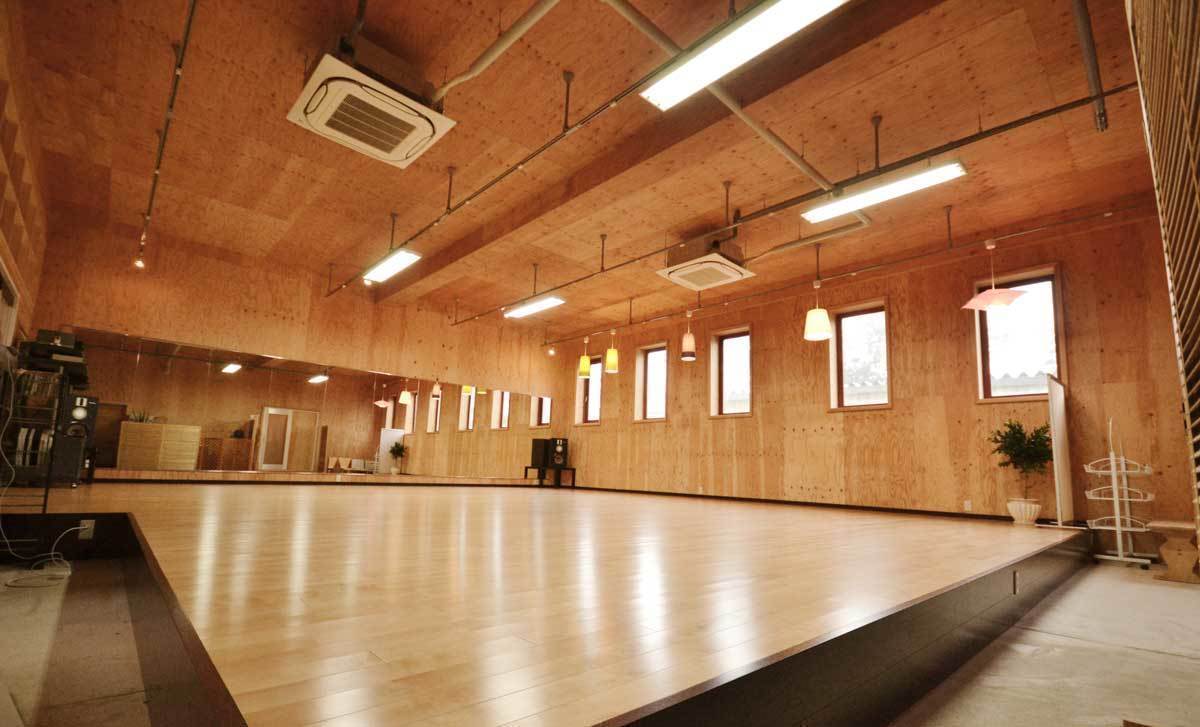 【千葉・八街市】大きなフローリングスタジオとキッチンの使える空間の写真16