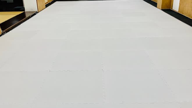 ダンス ヨガ 武道 その他 マットが引き詰めてありますので安心してお使いくださいの写真1