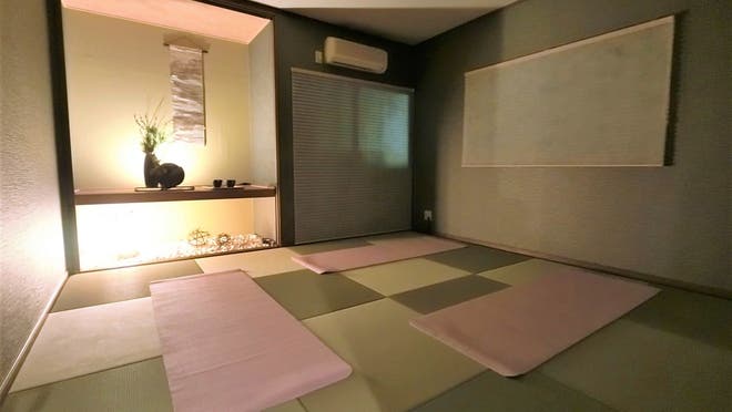 【清掃時除菌実施】四条駅/烏丸駅徒歩2分・光Wi-Fi・49インチモニタ・緑茶サービス!おしゃれな京風スペース!の写真4