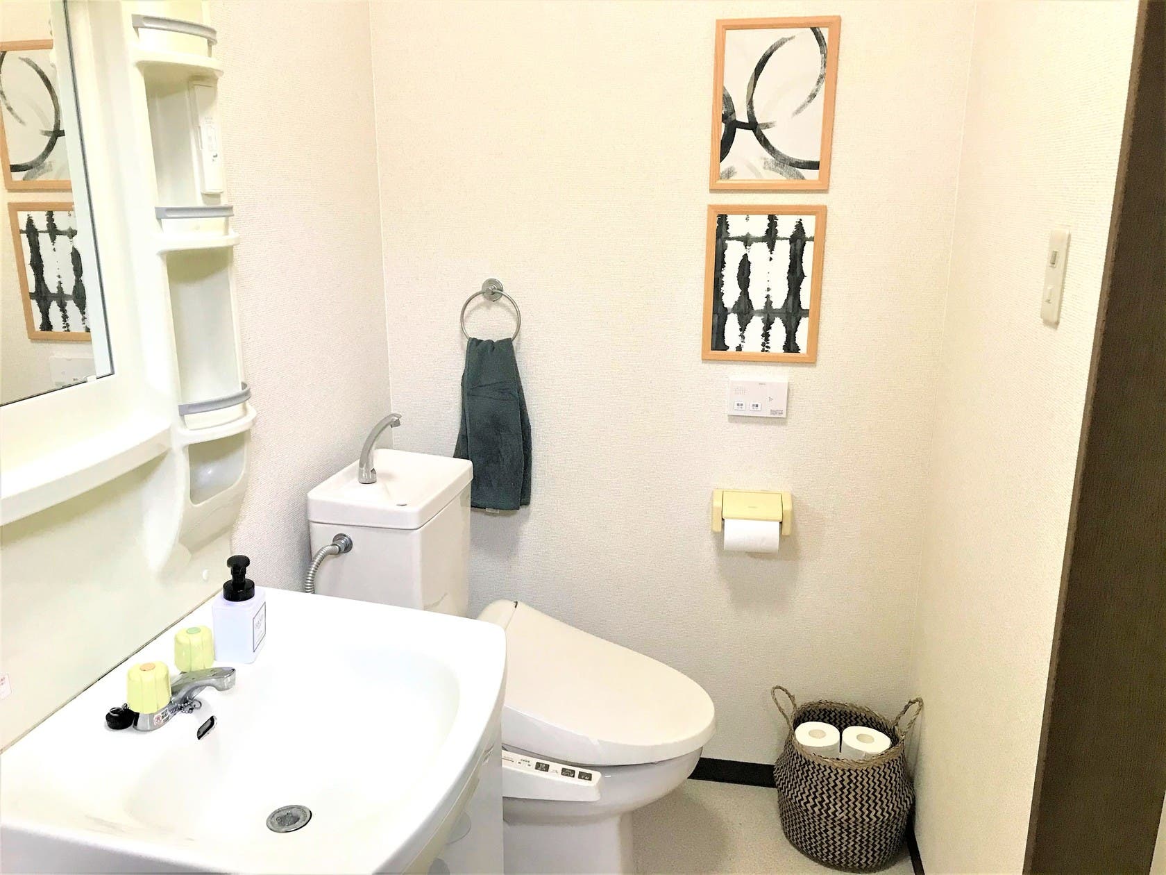 【清掃時除菌実施】四条駅/烏丸駅徒歩2分・光Wi-Fi・49インチモニタ・緑茶サービス！おしゃれな京風スペース！の写真14