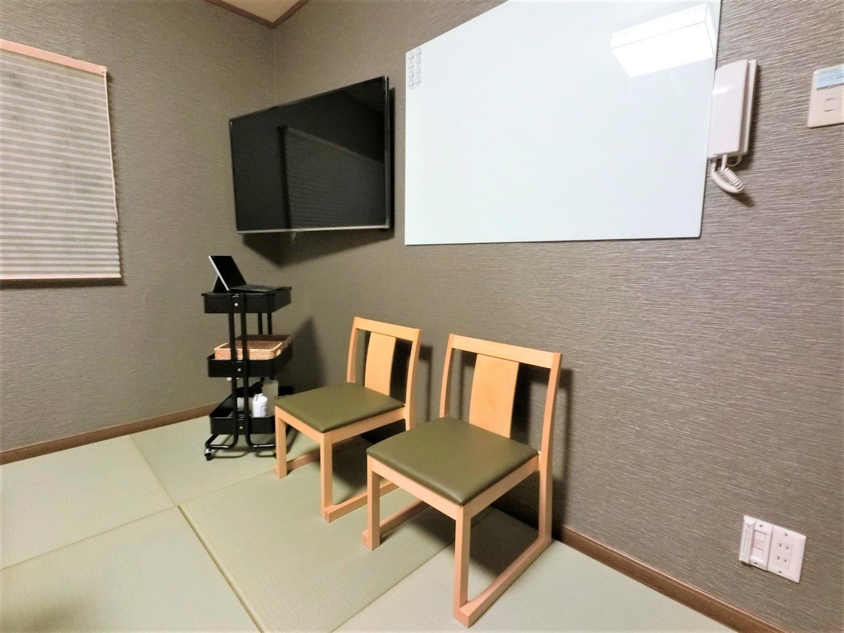 【清掃時除菌実施】四条駅/烏丸駅徒歩2分・光Wi-Fi・49インチモニタ・緑茶サービス！おしゃれな京風スペース！の写真10