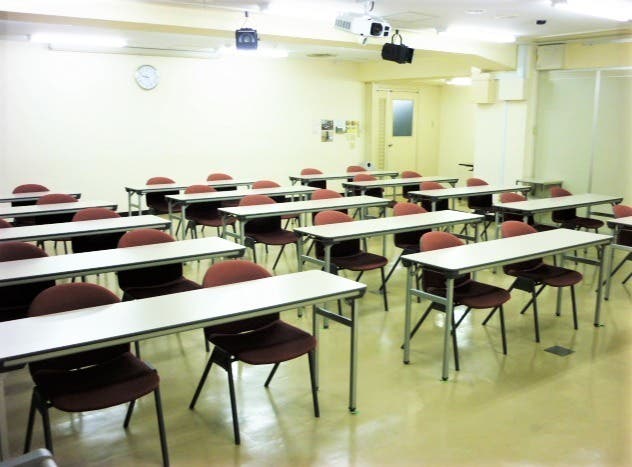 【東梅田】ビジネスシーンに大活躍！オフィス街にある貸し会議室/A会議室の写真1