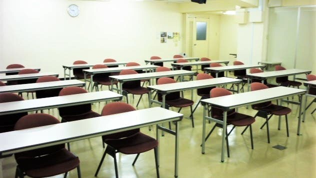 【東梅田】ビジネスシーンに大活躍!オフィス街にある貸し会議室/A会議室の写真1