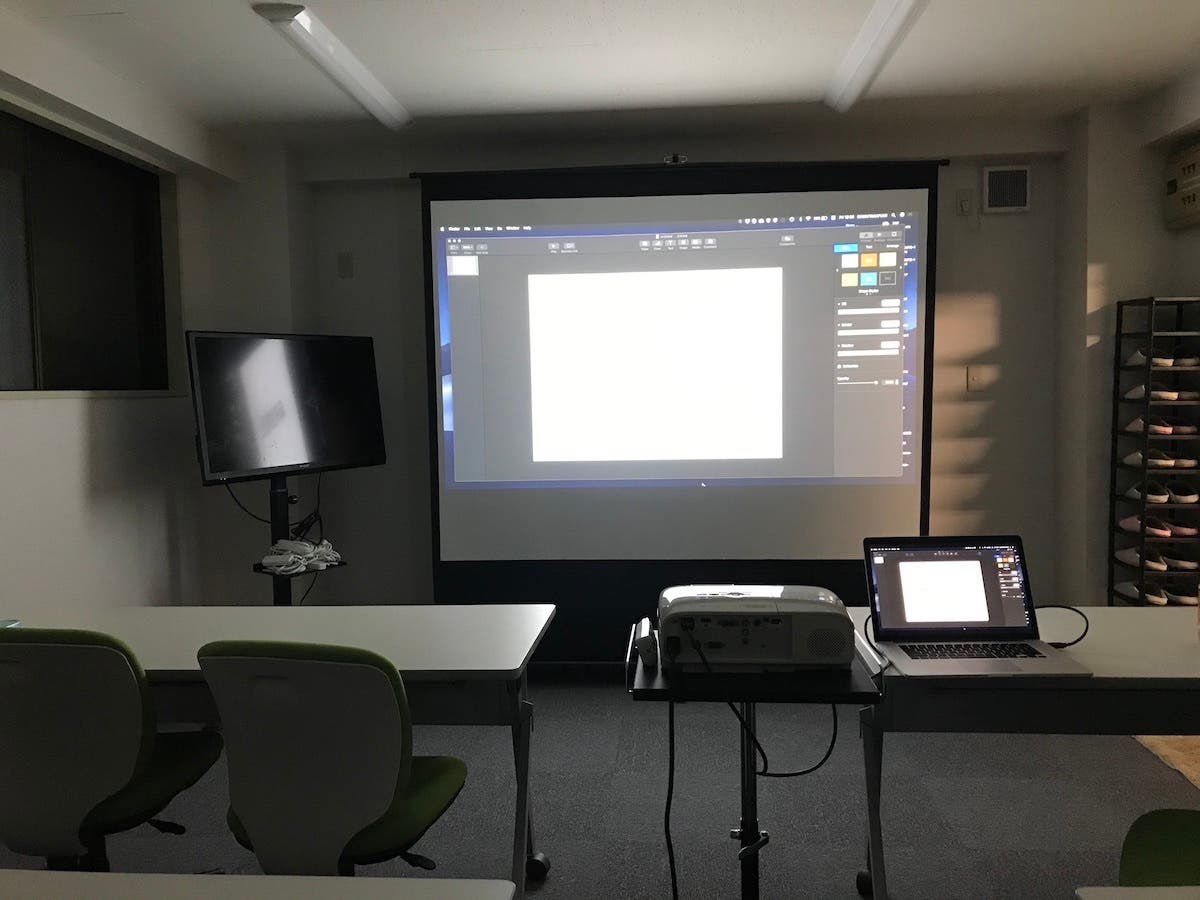 【乃木坂駅徒歩10分！14名着席可！】NURO光/55インチモニター/プロジェクター全て無料☆ くすみん多目的スペース 西麻布の写真16