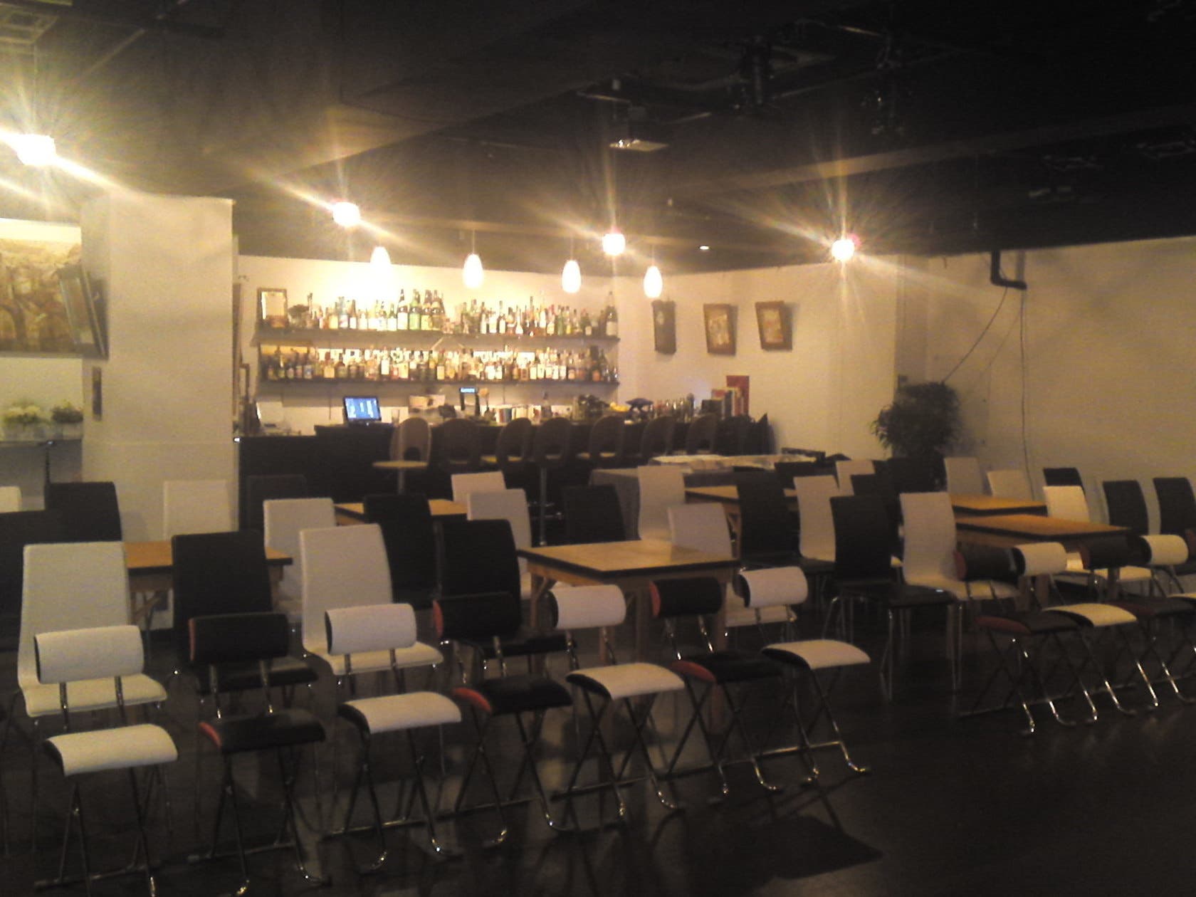 【PerformingGallery&Cafe 絵空箱】　様々な用途で使用可能な多目的フリースペース！の写真7