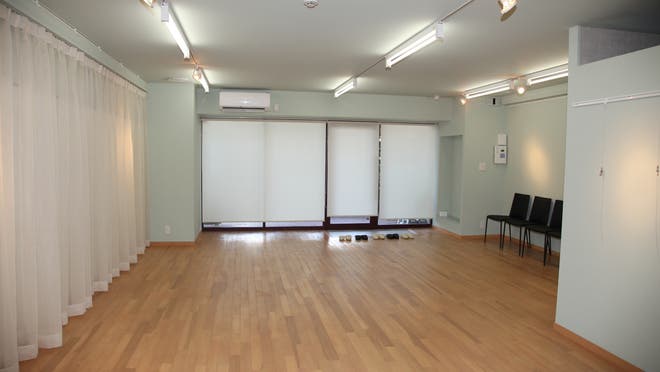 【La Fortuna】外光の入るフローリング床のスタジオ!展示ギャラリーとしてのご利用も可能!の写真4