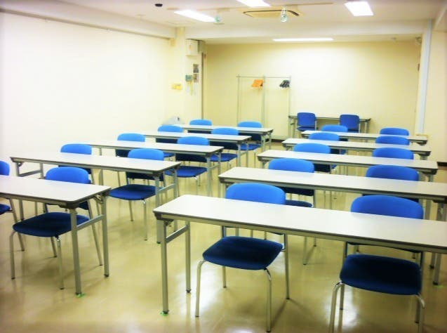 【東梅田】最大20名収容！セミナー・研修にぴったりなオフィス街にある貸し会議室/B会議室の写真1