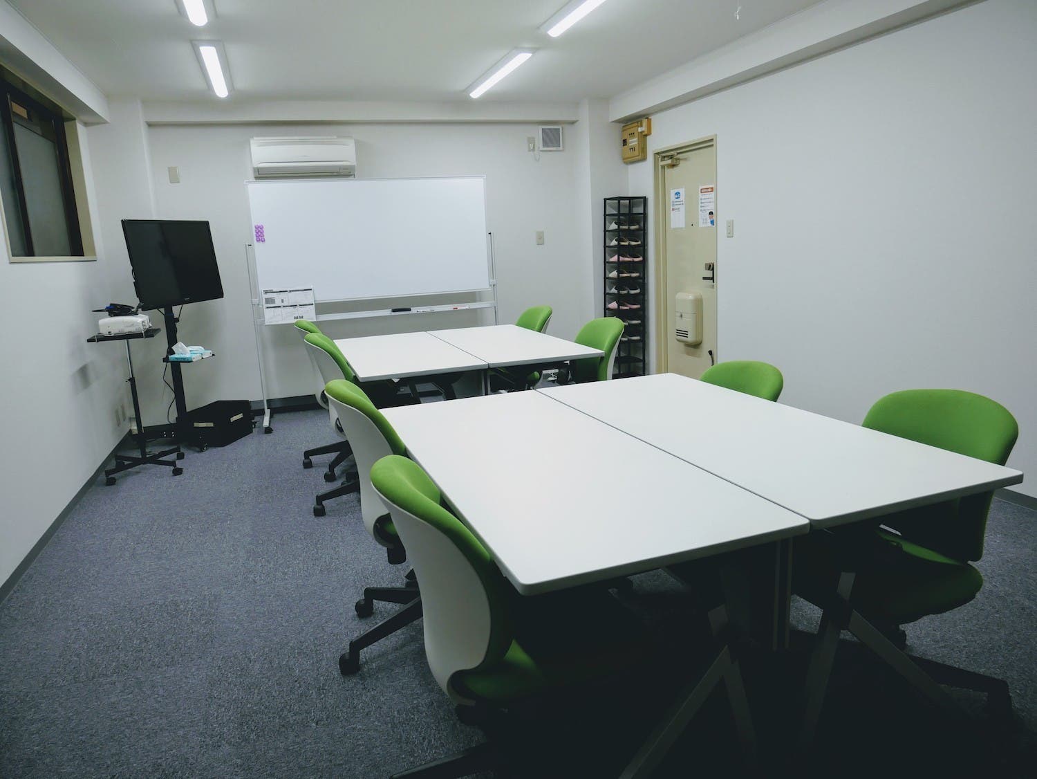 【乃木坂駅徒歩10分！14名着席可！】NURO光/55インチモニター/プロジェクター全て無料☆ くすみん多目的スペース 西麻布の写真8