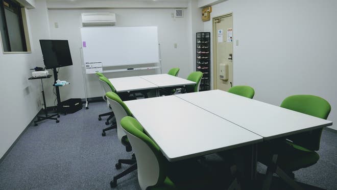 【乃木坂駅徒歩10分!14名着席可!】NURO光/55インチモニター/プロジェクター全て無料☆ くすみん多目的スペース 西麻布の写真8