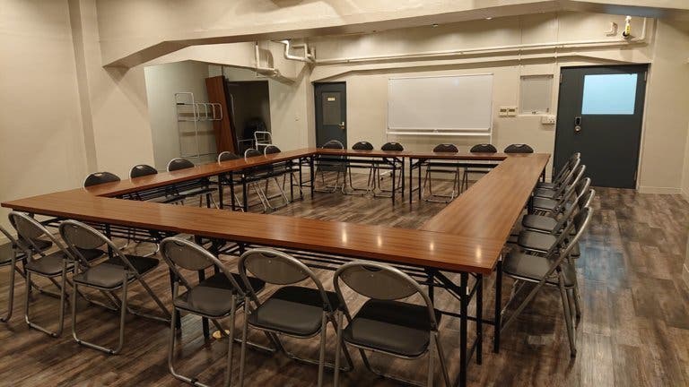 【まるちか人形町】会議、研修、説明会、カルチャースクール、使い方自由な多目的スペース※建物手前の外階段から地下へお降りください※の写真7