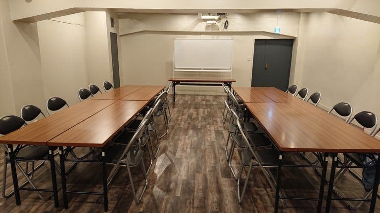 【まるちか人形町】会議、研修、説明会、カルチャースクール、使い方自由な多目的スペース※建物手前の外階段から地下へお降りください※の写真8