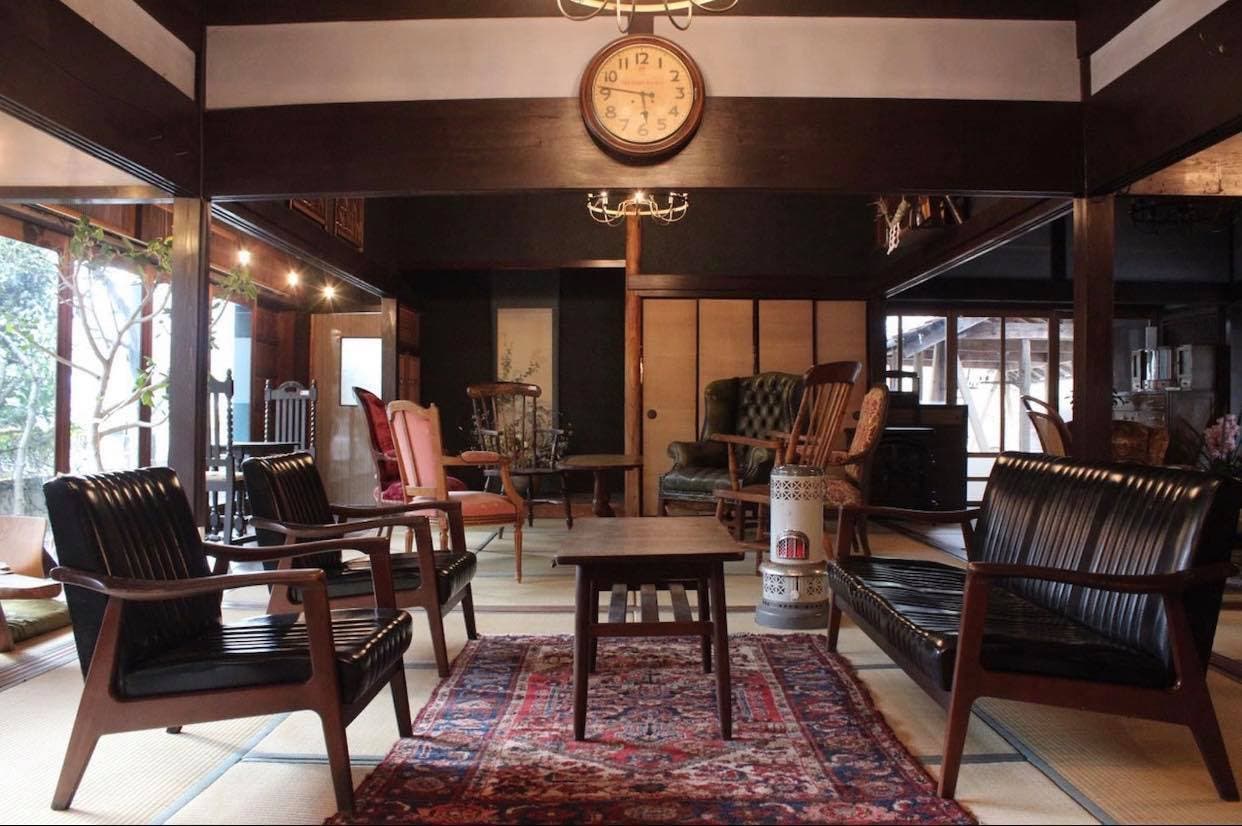 古民家一棟貸切。川の流れる音アンティークな空気一歩入れば異空間。書籍の中で廣島から広島へ歴史の旅へ10名様までの写真4