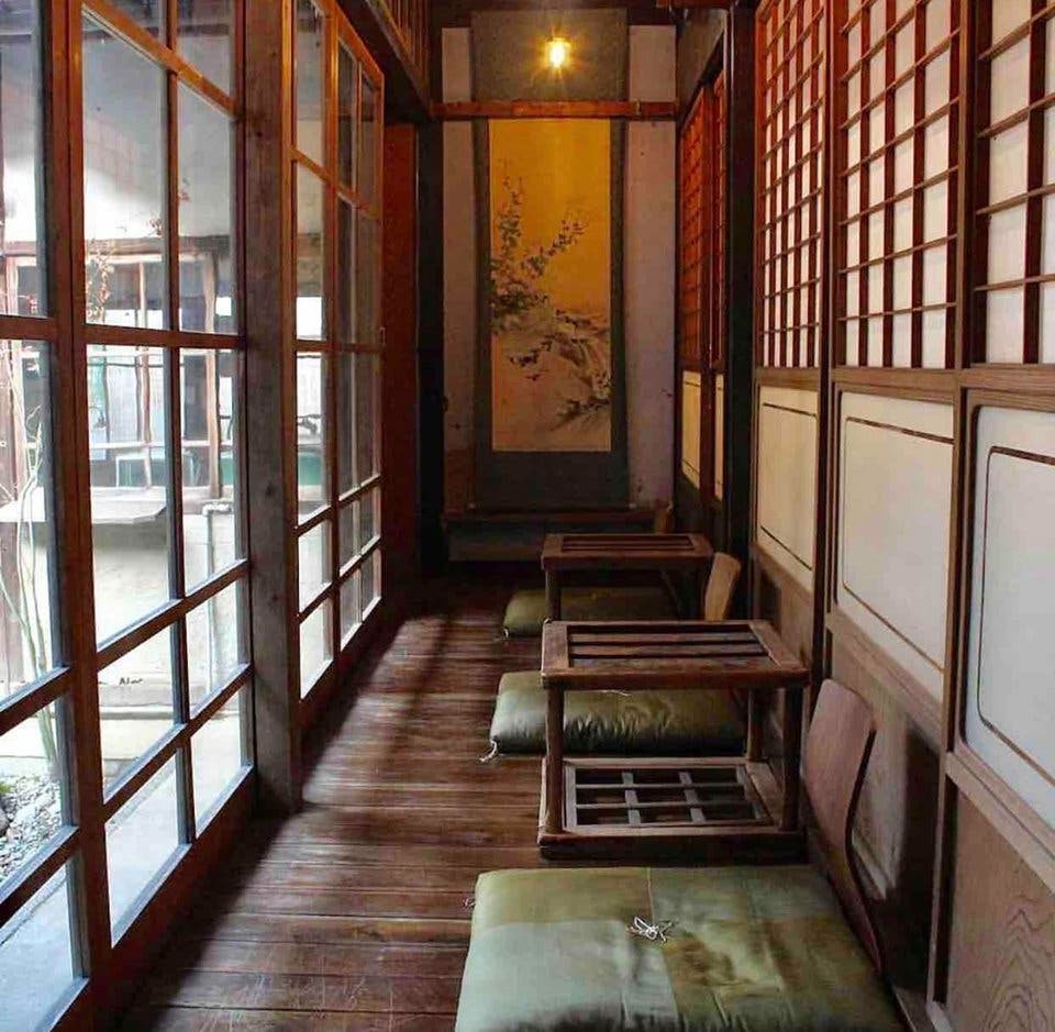 古民家一棟貸切。川の流れる音アンティークな空気一歩入れば異空間。書籍の中で廣島から広島へ歴史の旅へ10名様までの写真8