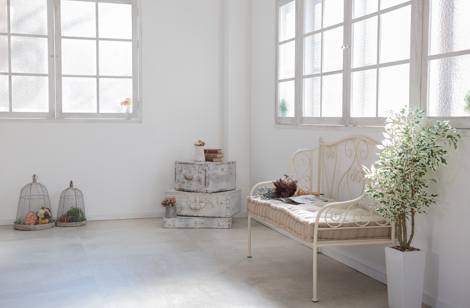 ホワイトとビターの２つの空間で構成された多目的スペース。の写真9