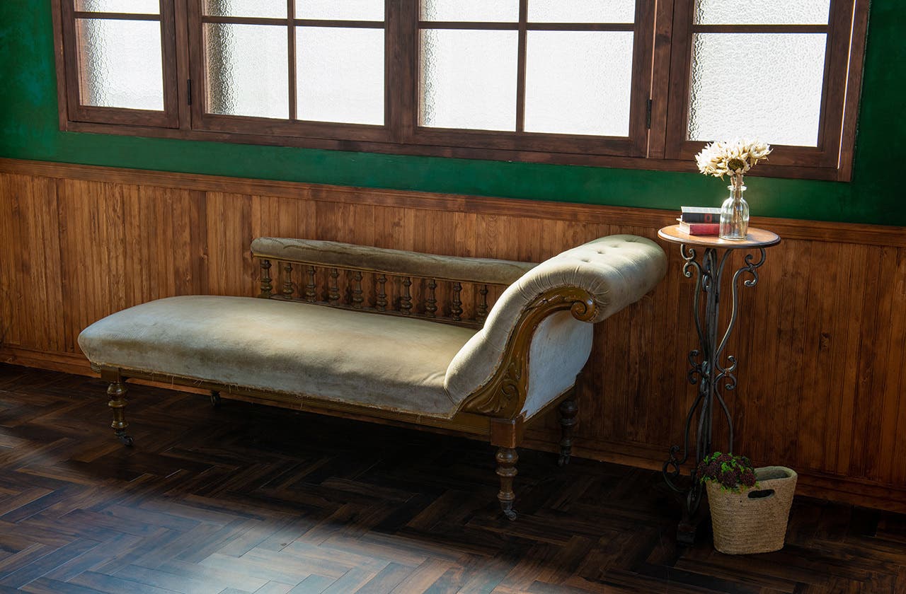 ホワイトとビターの２つの空間で構成された多目的スペース。の写真10