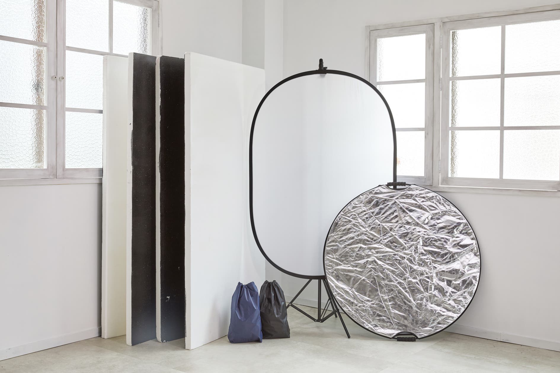 ホワイトとビターの２つの空間で構成された多目的スペース。の写真13