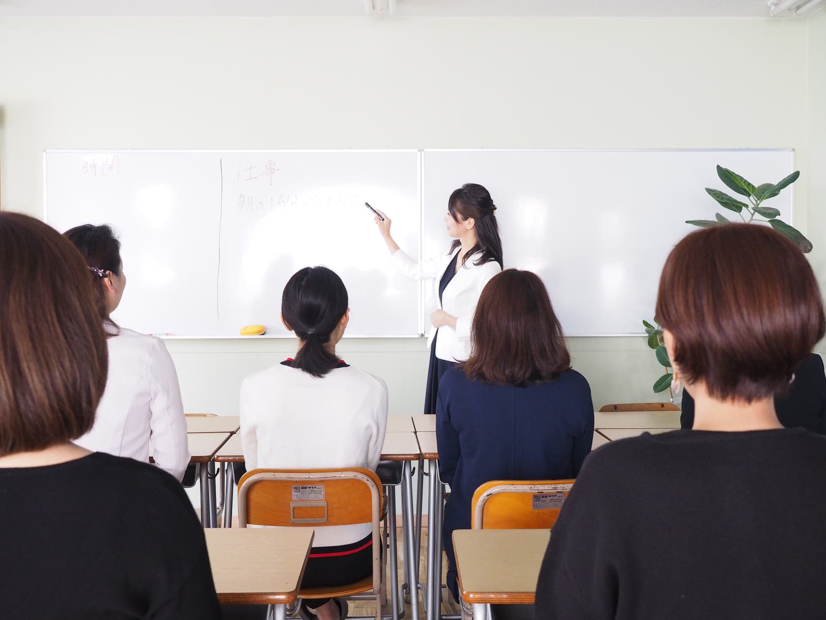 《ベガ教室の貸切予約ぺージ》駐車場1台無料　20名様までOK　舟入幸町/写真・動画撮影/ヨガ/コスプレ/会議室/女子会/の写真5