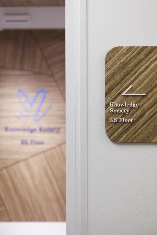 【九段下駅徒歩30秒】3席（イス：3席・ソファ：2名）まで利用可能のパウダールーム・メイクセミナーに最適の写真3