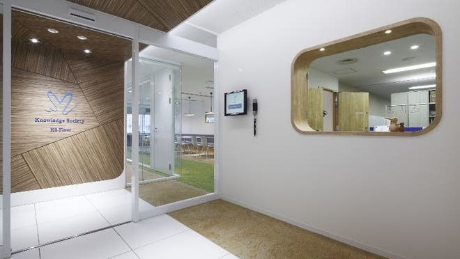 【九段下駅徒歩30秒】5名まで利用可能のミーティングソファルーム(Wifi、ホワイトボード、モニター利用可能)の写真4