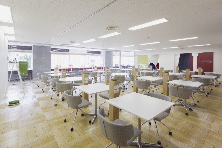 【九段下駅徒歩30秒】5名まで利用可能のミーティングソファルーム(Wifi、ホワイトボード、モニター利用可能)の写真6