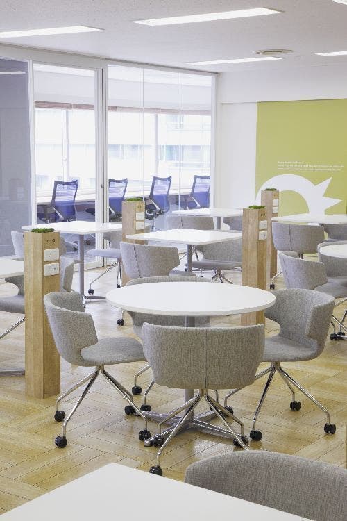 【九段下駅徒歩30秒】3席（イス：3席・ソファ：2名）まで利用可能のパウダールーム・メイクセミナーに最適の写真7