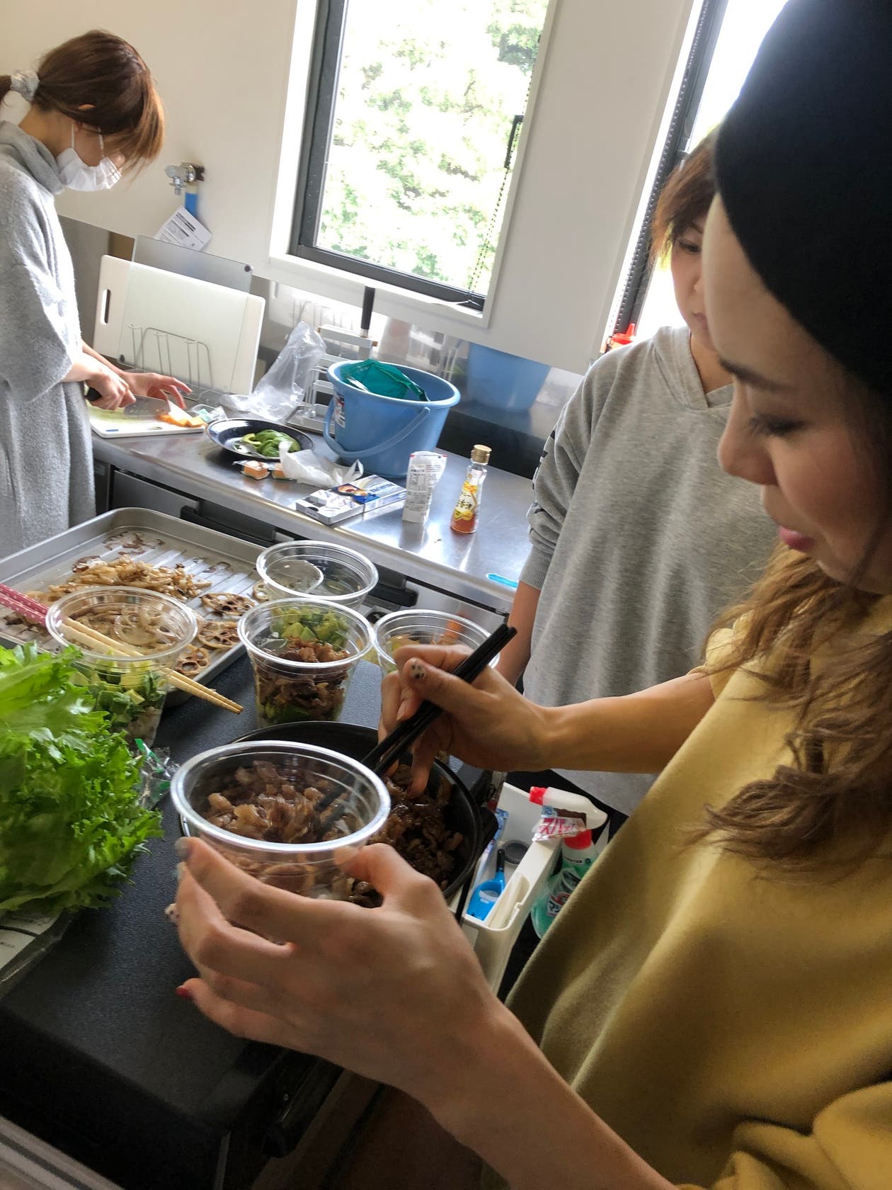 キッズルーム・キッチン付きカフェスペース。駐車場たっぷり完備。タバコルーム完備。お皿も無料でご用意しております。の写真13