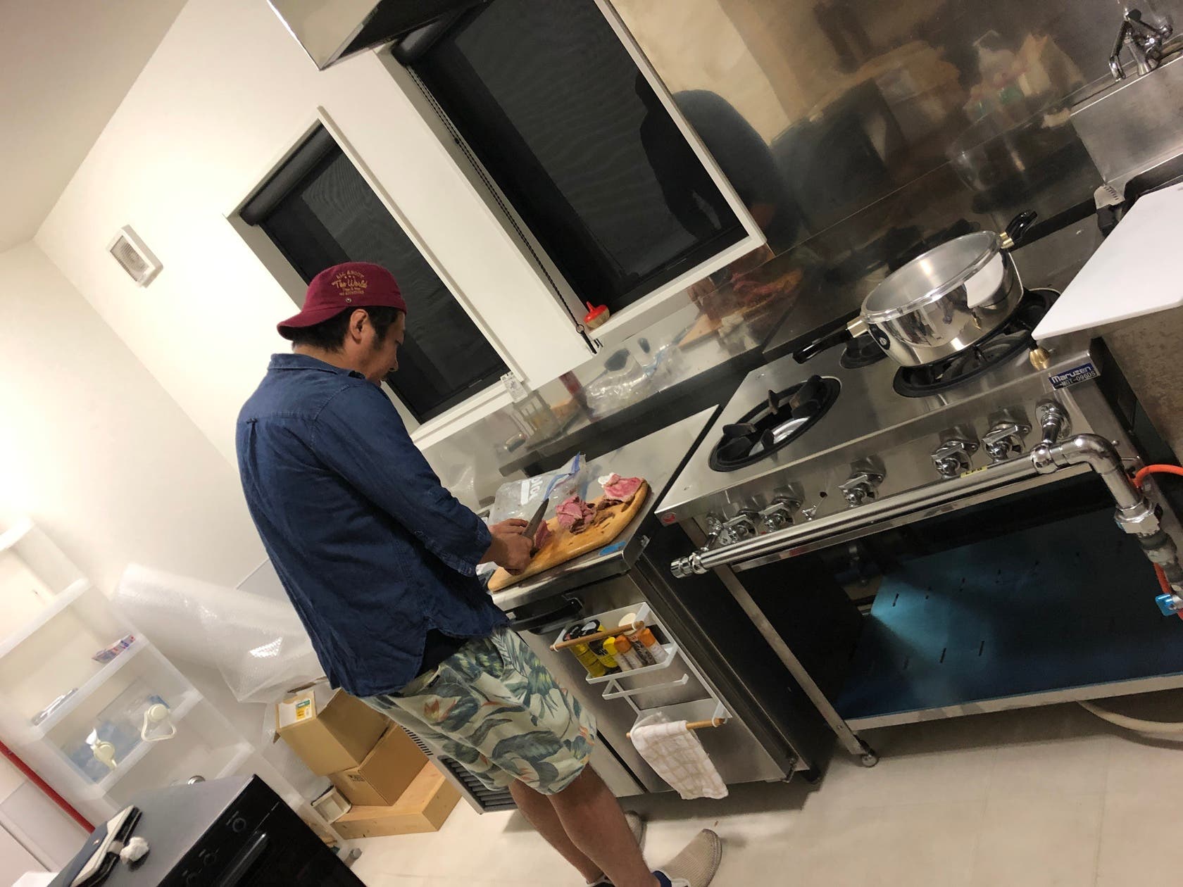 キッズルーム・キッチン付きカフェスペース。駐車場たっぷり完備。タバコルーム完備。お皿も無料でご用意しております。の写真14