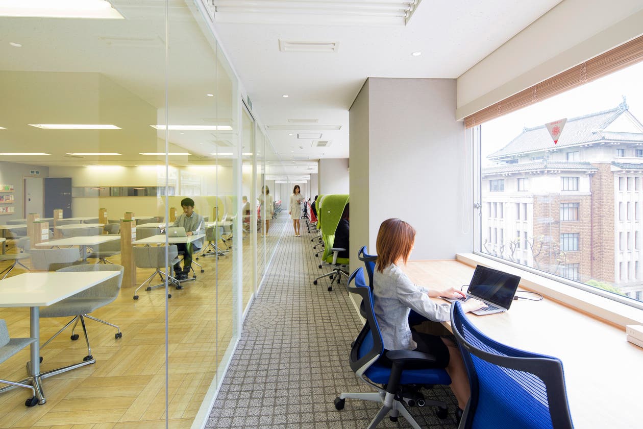 【九段下駅徒歩30秒】3席（イス：3席・ソファ：2名）まで利用可能のパウダールーム・メイクセミナーに最適の写真11