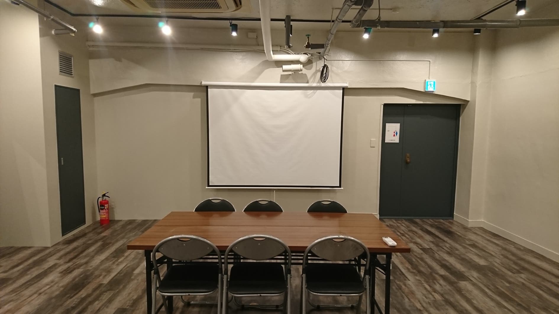 【まるちか人形町】会議、研修、説明会、カルチャースクール、使い方自由な多目的スペース※建物手前の外階段から地下へお降りください※の写真6