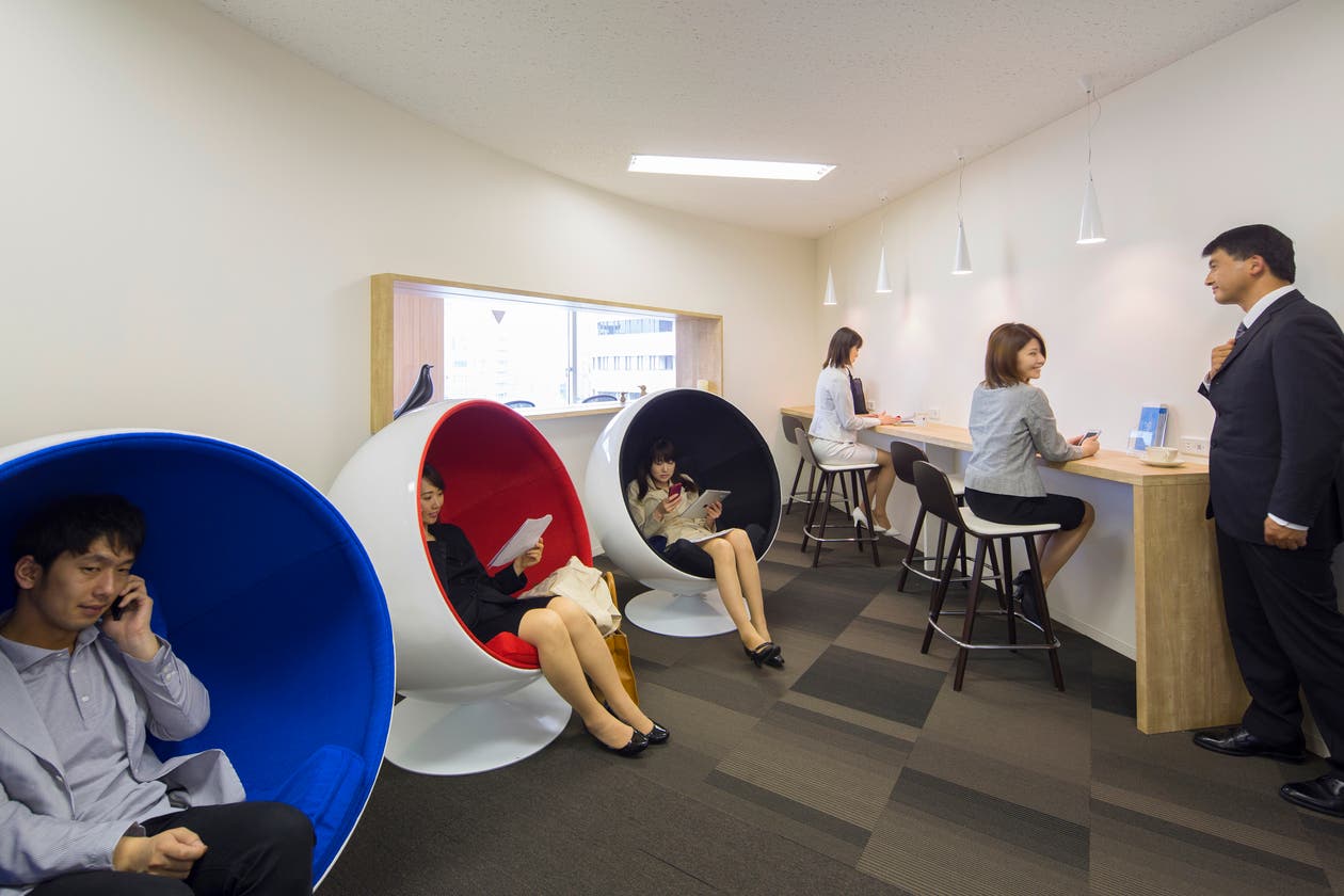 【九段下駅徒歩30秒】5名まで利用可能のミーティングソファルーム(Wifi、ホワイトボード、モニター利用可能)の写真14