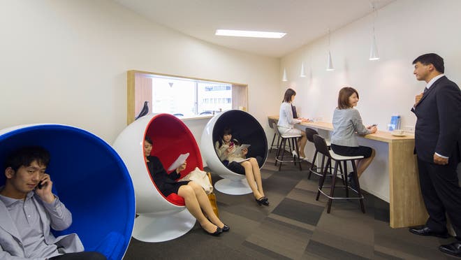 【九段下駅徒歩30秒】5名まで利用可能のミーティングソファルーム(Wifi、ホワイトボード、モニター利用可能)の写真14