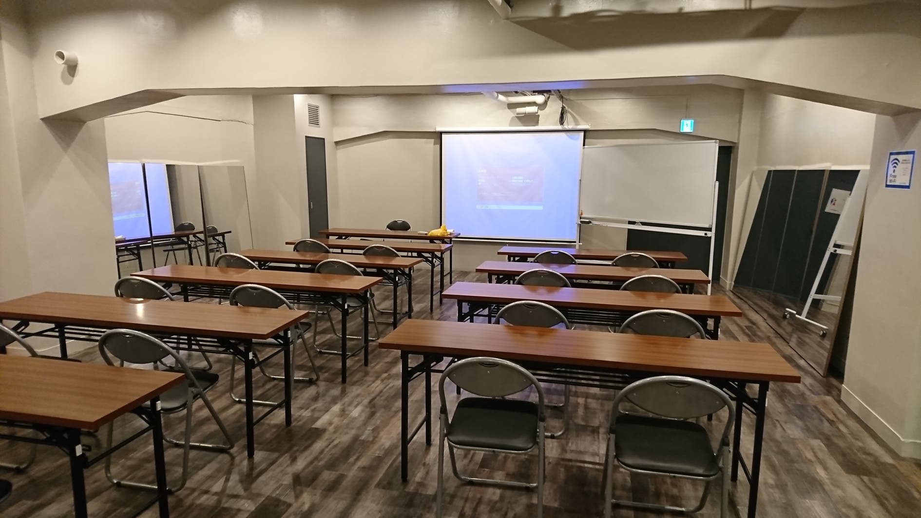 【まるちか人形町】会議、研修、説明会、カルチャースクール、使い方自由な多目的スペース※建物手前の外階段から地下へお降りください※の写真5